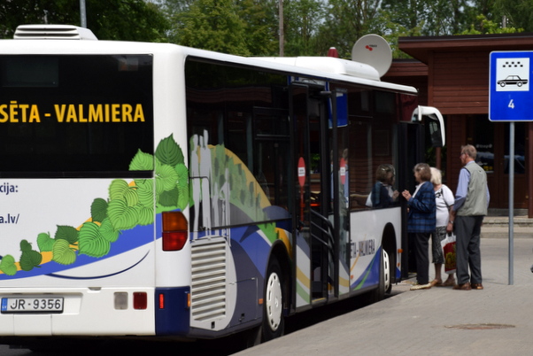 Reģionālie autobusu maršruti tiks pieskaņoti vilcienam Rīga-Valga ...