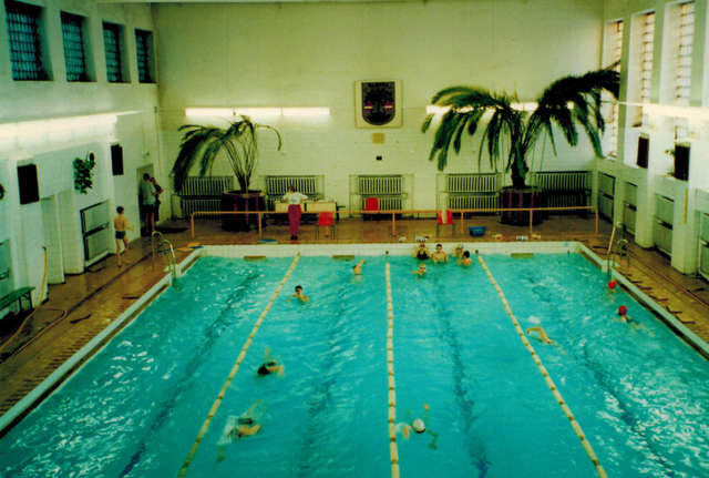 1975.gadā Valmierā atver peldbaseinu - kāds bija peldēšanas ēras sākums ...