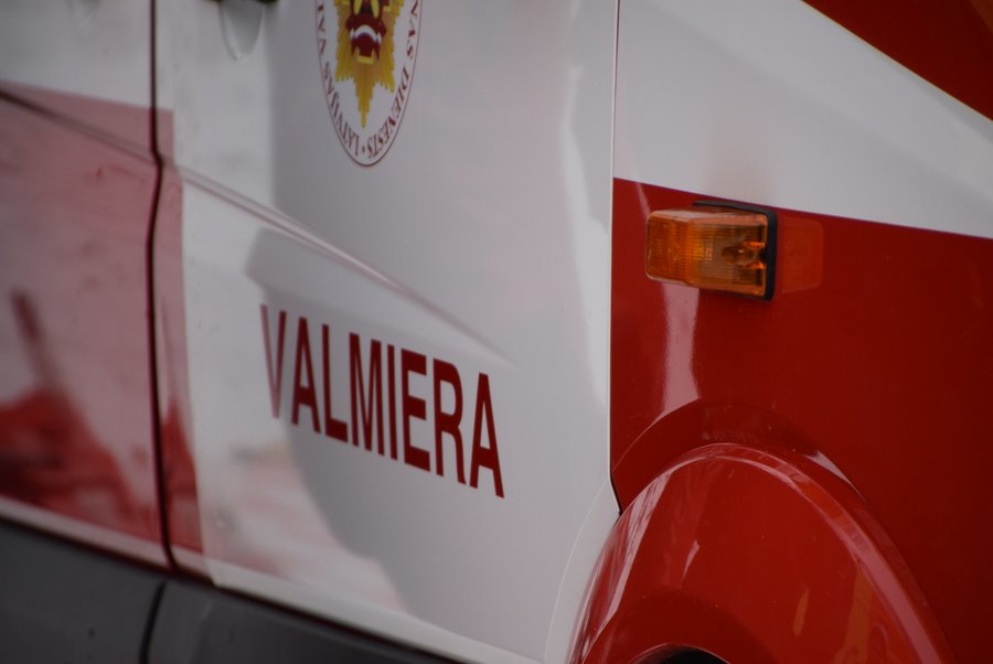 Pasniegs apbalvojumus VUGD Vidzemes reģiona pārvaldes amatpersonām ...