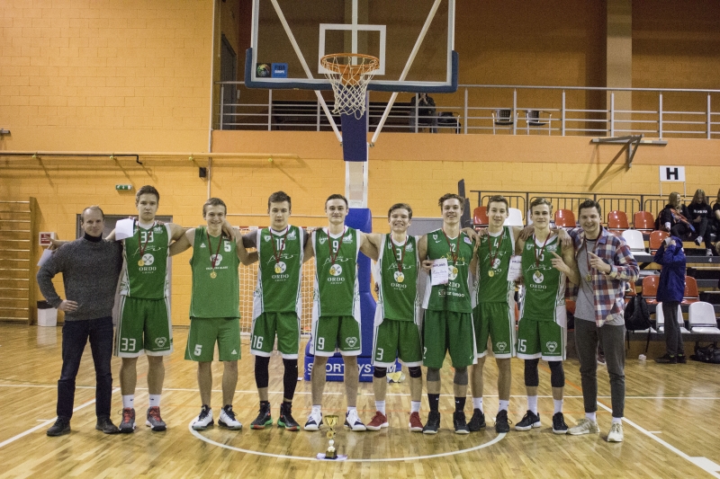 Valmieras Pārgaujas ģimnāzija paliek nepārspēta A grupas basketbola ...