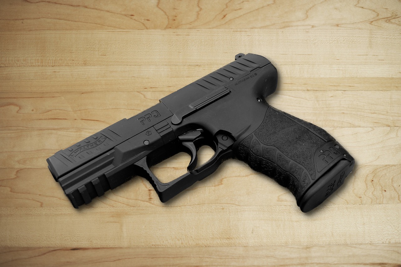 Veikalā aizturēts smagi iereibis vīrietis ar gāzes pistoli - Valmieras ...