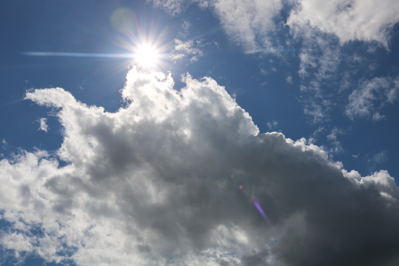 Otrdien gaidāma nedaudz dzestrāka nakts un siltāka diena - Valmieras Ziņas